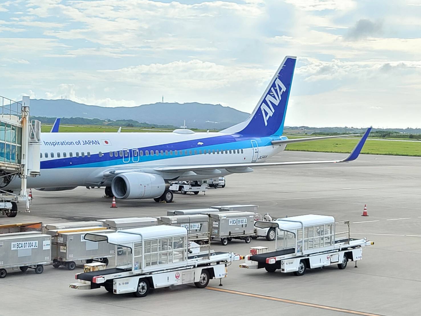 石垣タッチ ANAダイヤモンド会員防衛2023 1780便(石垣☞那覇)線の普通席を利用してみた！ - 世界一パリが似合わない男の黄昏日記